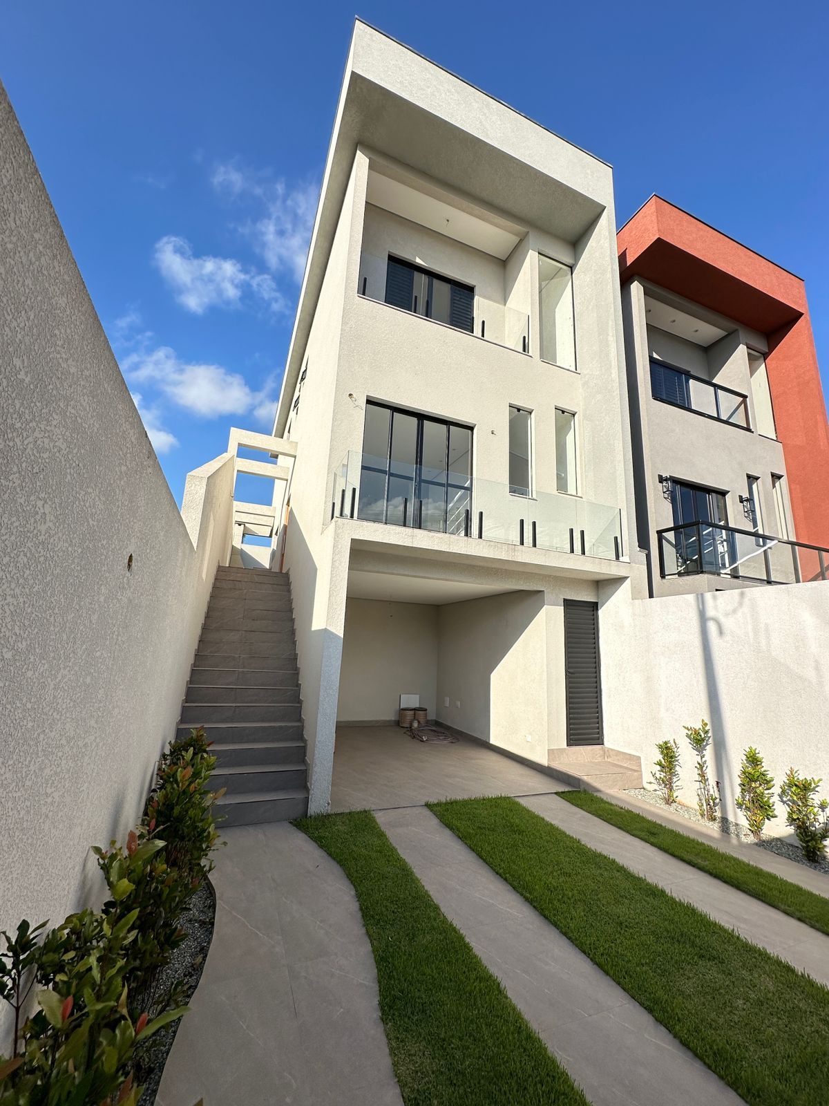 Sobrado à venda com 3 quartos, 258m², 1776